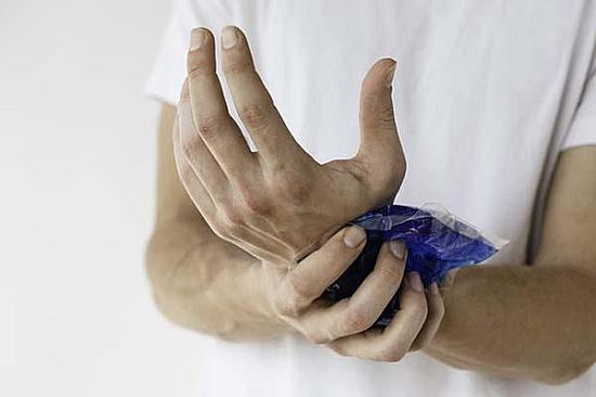 Cold versus heat for pain relief: How to use them safely and ...